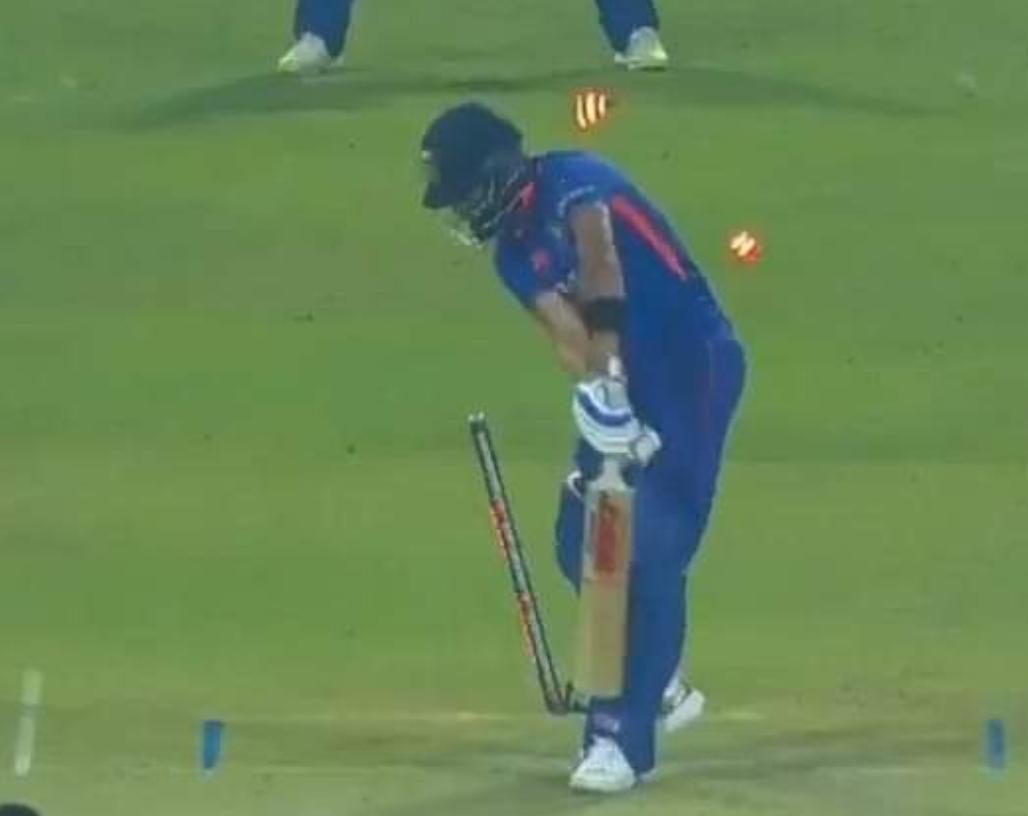 WATCH : Virat Kohli bowled by Lahiru Kumara - Cricwire